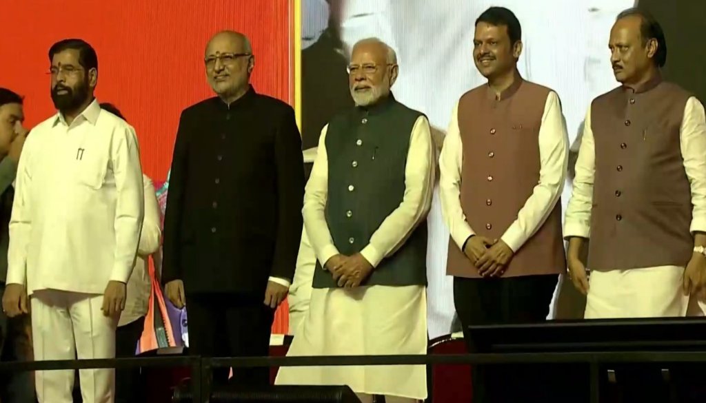 Devendra Fadnavis Takes Oath as Maharashtra's 21st Chief Minister; Shinde and Pawar as Deputies ...