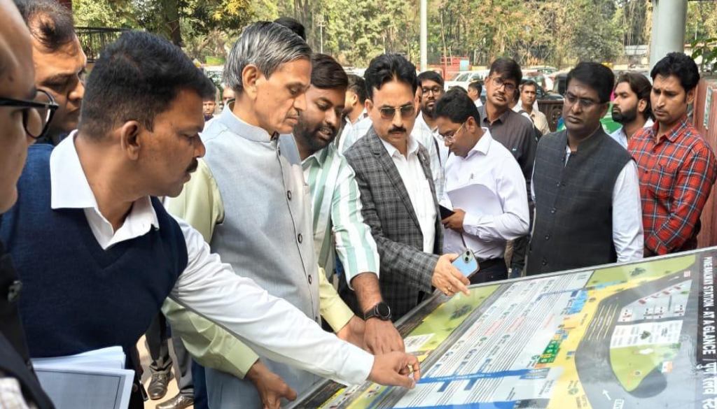 Pune Railway Station to Get Two New Platforms: GM Dharam Veer Meena Conducts Inspection ...