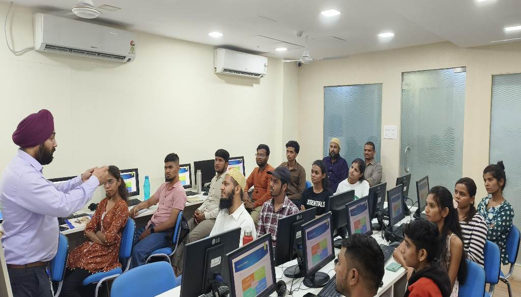 AI is an Assistant, Not a Boss: Expert Talks Fintech at Excellent Multimedia in Pune - Punekar News