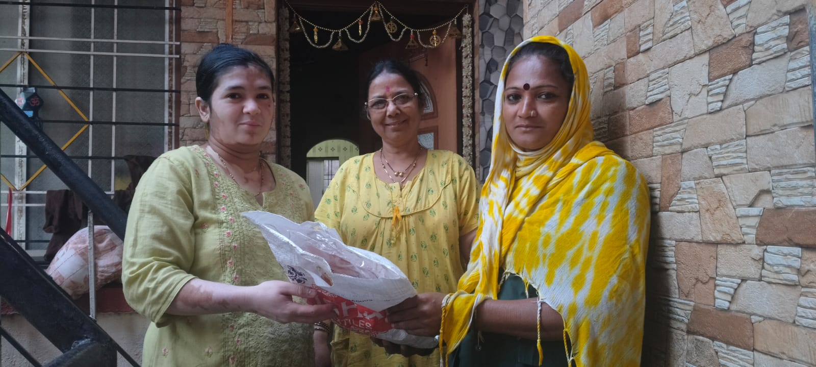 Pune: SWaCH Waste Picker Returns Lost Gold Ring in Pune, Sets Example of Honesty - Punekar News