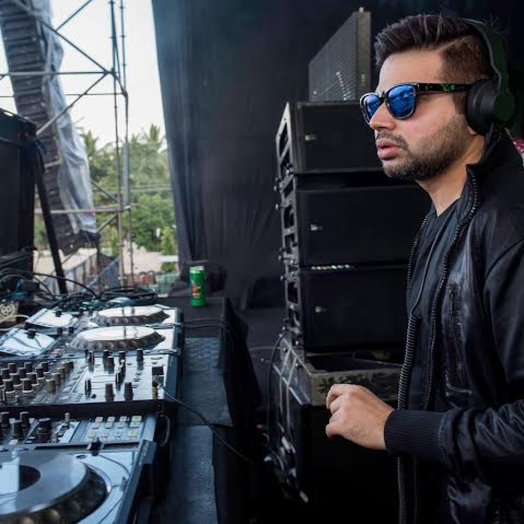 Groove with DJ Sartek at Club Mi A Mi - Punekar News