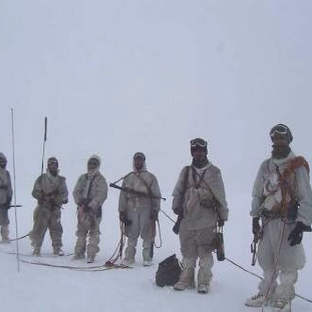 Miracle In Siachen : Soldier Found Alive 6 Days After under 25 feet ...