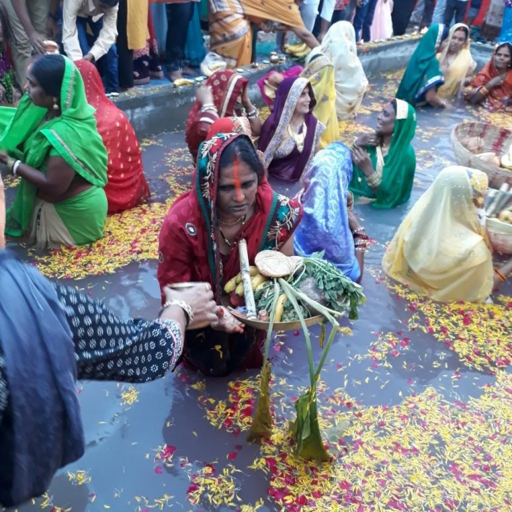 Chhath Puja - Sandhya Arghya offered on Thursday - Punekar News