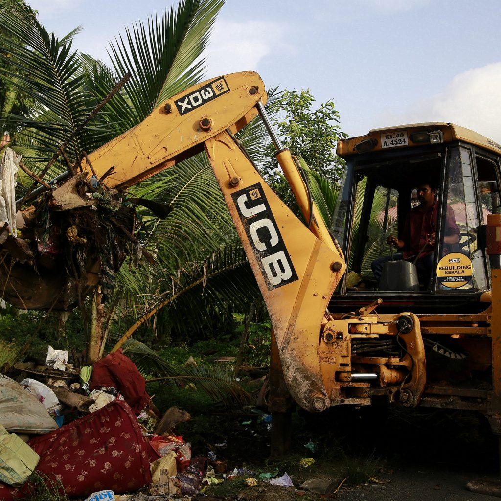 JCB India working along with Local Administration in re-building Kerala ...