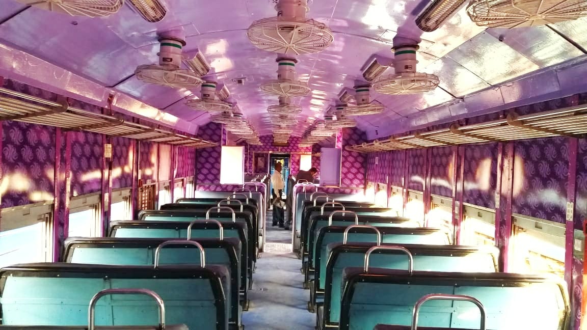 Pune-Mumbai-pune Pragati Express will be running in fascinated look ...