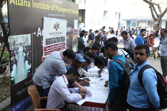 Mega Job Fair held at MCE Society - Punekar News
