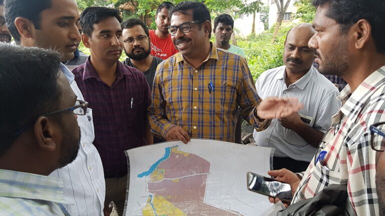 Lohegaon residents demand alternate of Porwal road, meet MLA Mulik ...