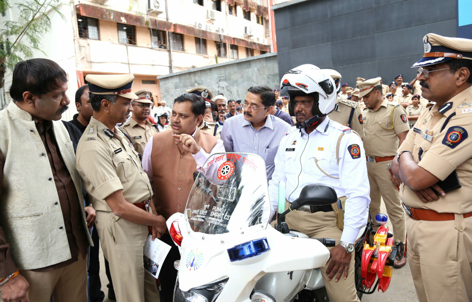 Pune Smart City Handed Over 80 Smart Bikes to Traffic Police, and Two ...