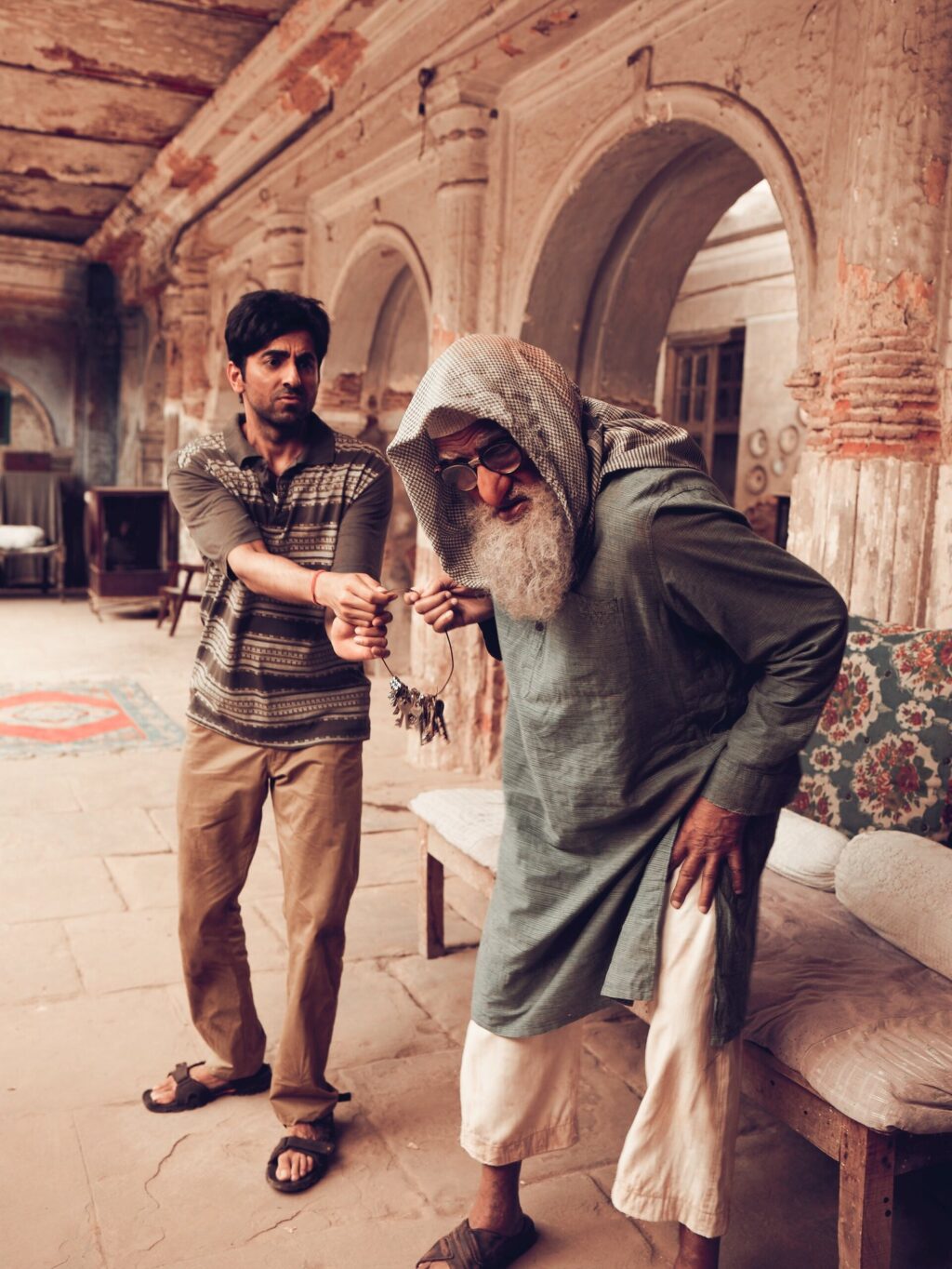 Gulabo Sitabo Review: Light domestic drama with ingenious comedy ...