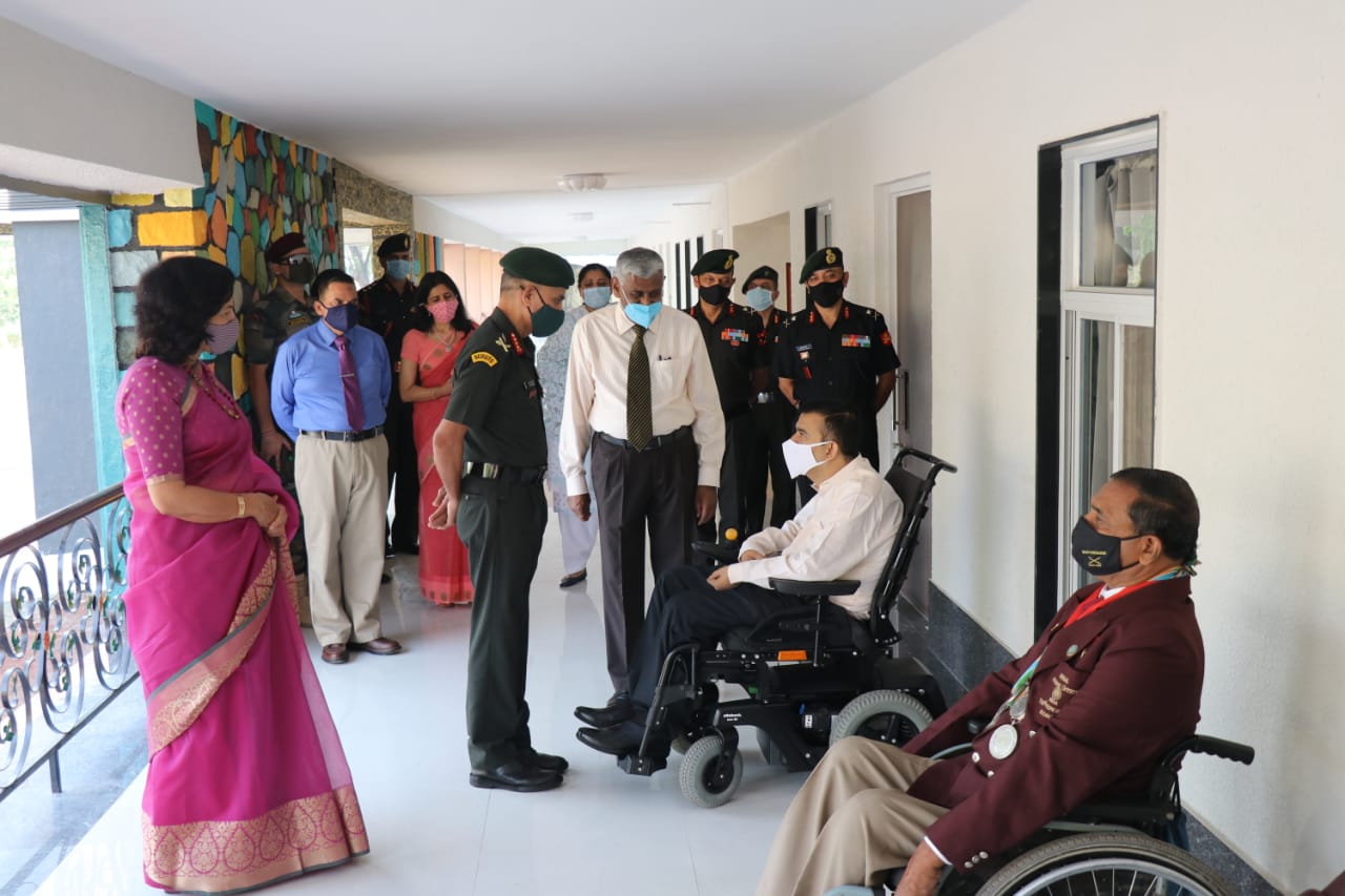 Pune: Southern Army Commander Visits Paraplegic Rehabilitation Centre ...