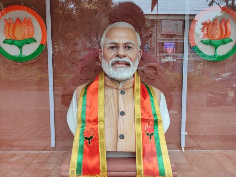 Modi Bhakt Builds Narendra Modi Temple In Pune - Punekar News