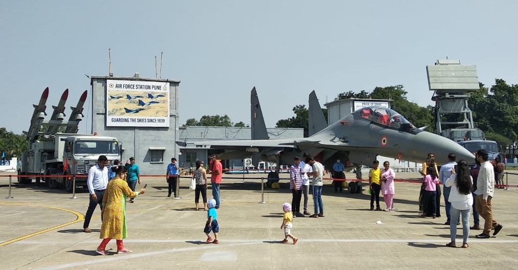 'Air Devils', 'Sarang' And 'Suryakiran' Teams Display Spectacular Air ...