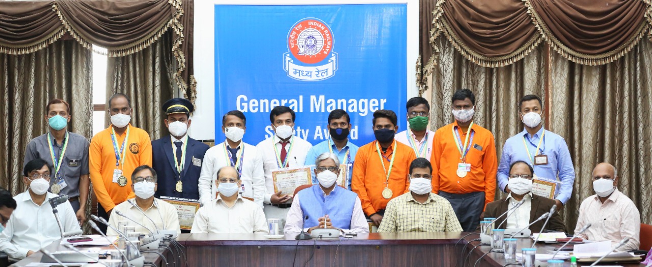 Ten Central Railway Staff Including Two From Pune Division Felicitated ...