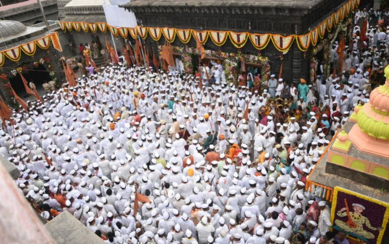 Palkhi 2022: After 2 Years, Lakhs of Warkaris Converge For The ...