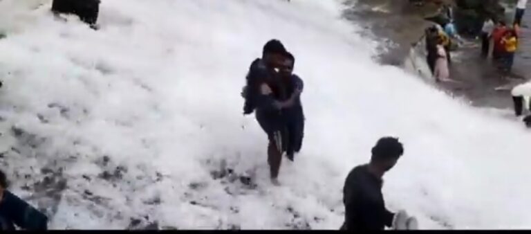 Pune: Lonavala's Bhushi Dam Overflows, Attract Tourists In Large ...