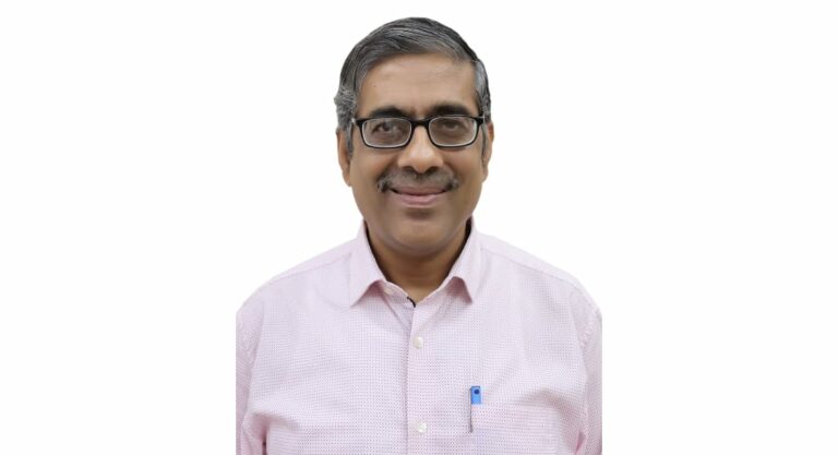 Alok Singh takes Over as Additional General Manager, Central Railway ...