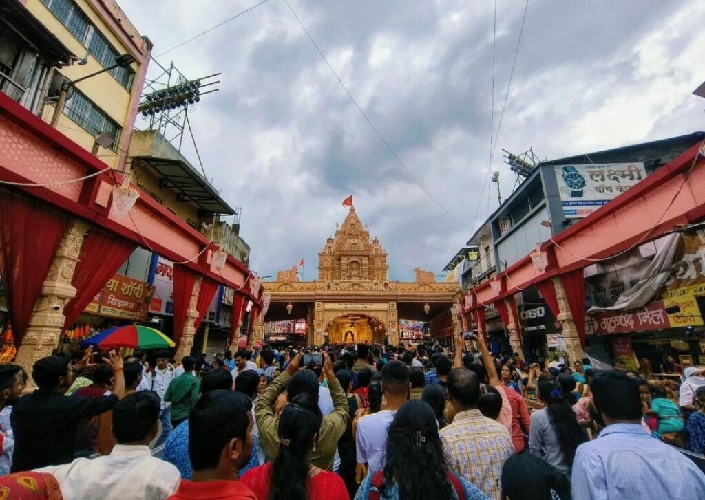 Fifth-Day Immersion Process Becomes Special Attraction, Punekars Throng ...