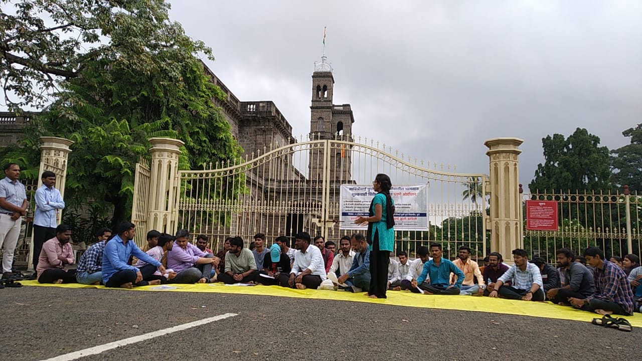 Students Protest Against Fee Hike In Pune University; Agitation ...