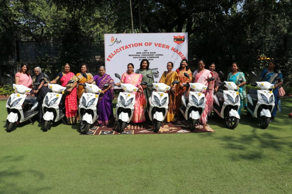 Pune: E-Scooties Presented To Veer Naris To Mark Infantry Day - Punekar ...