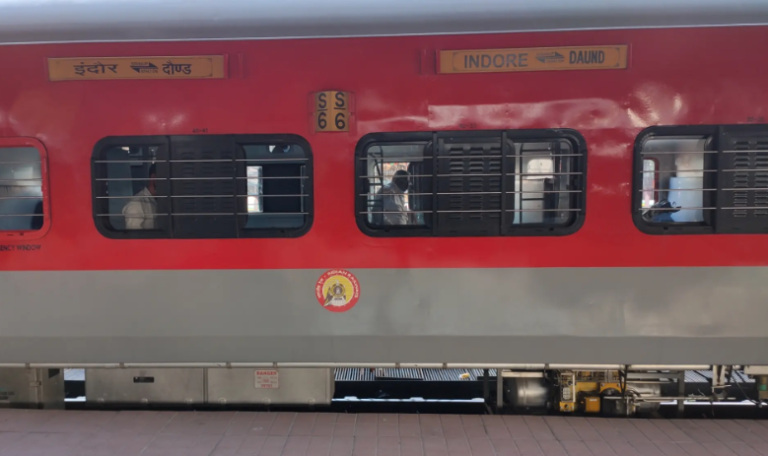 AC First Class Coach To Be Added In Daund-Indore Express - Punekar News
