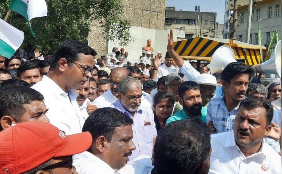 Pune: Traffic Jam In Deccan Gymkhana Area Due To Farmer's March ...