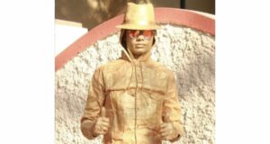 Pune: Golden Boy Brightens Streets Of Baner With Living Statue ...
