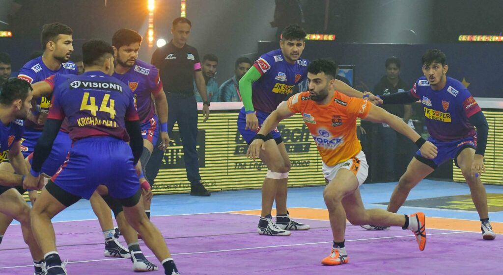 Pro Kabaddi League Report: Akash Shinde & Mohit Goyat's Heroics Hands ...