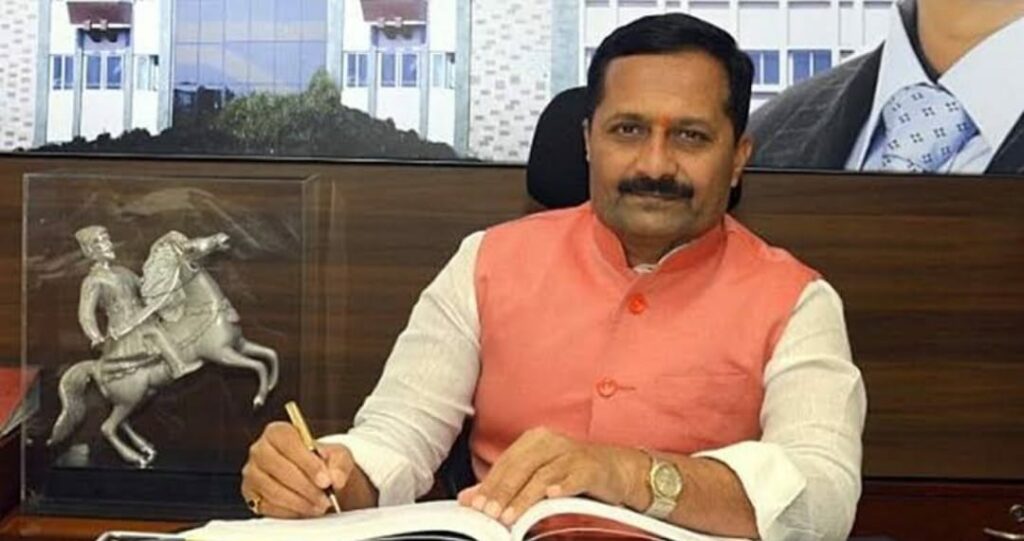 Pune: Kasba MLA Hemant Rasane Expresses Support for Devendra Fadnavis ...