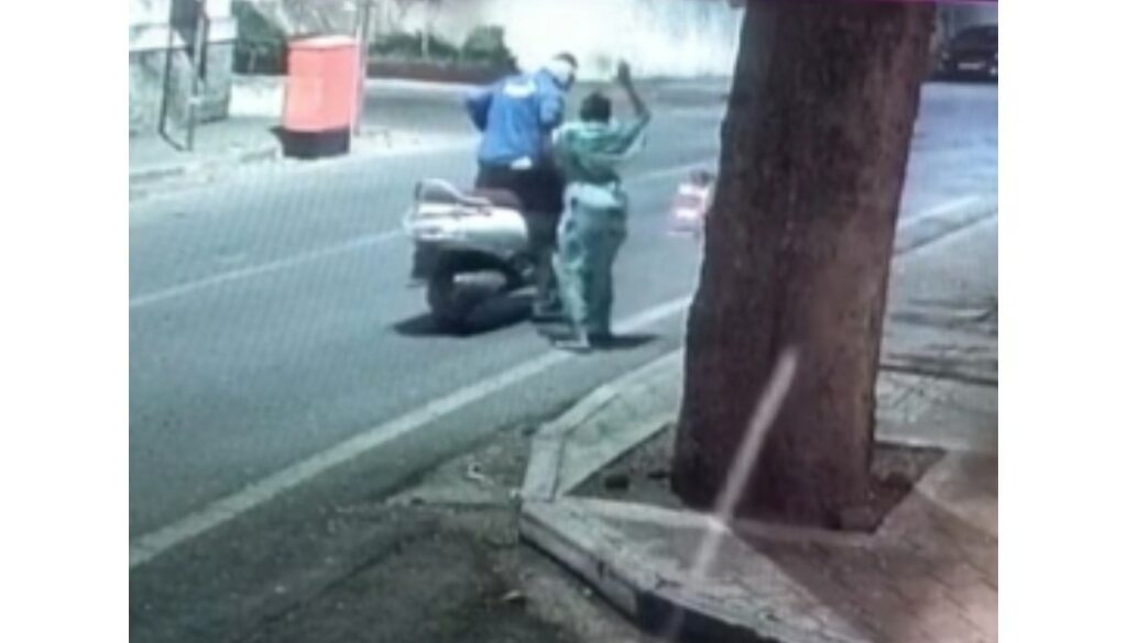 Pune: Minor Girls Show Courage, Foil Gold Chain Snatching In Model ...