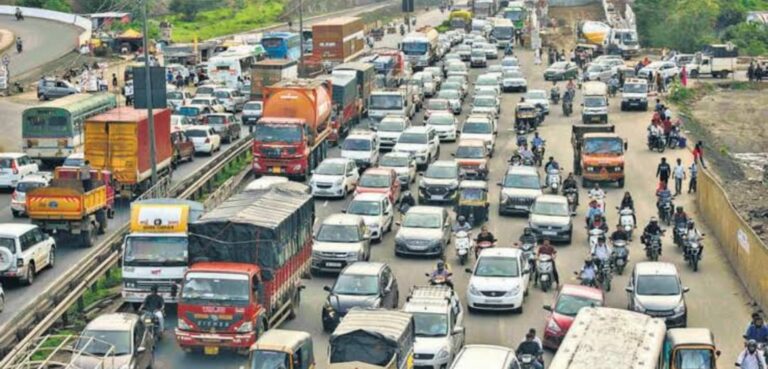Pune Traffic Nightmare: Chandni Chowk Congested as Accident Causes ...