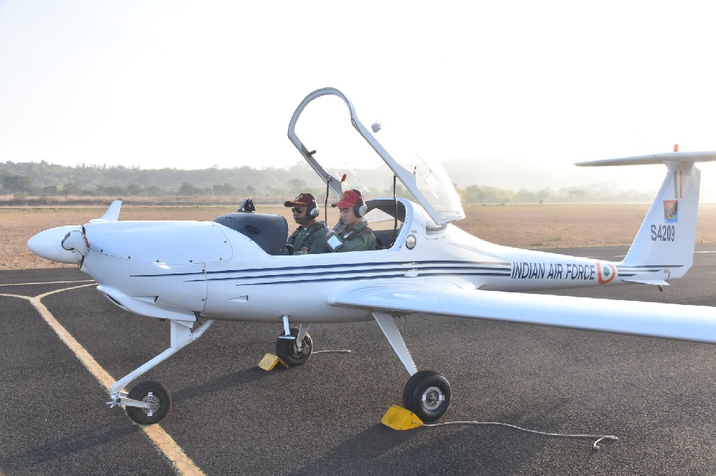 Pune: NDA's Super Dimona Aircraft Takes To The Skies To Mark 75 Years ...