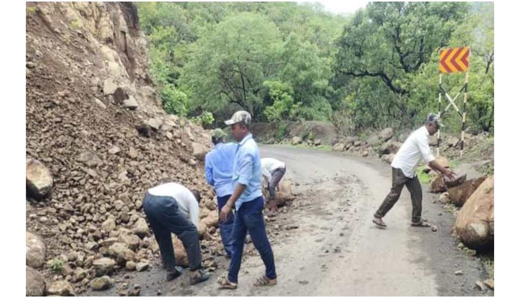 Pune: Landslide Threat on Sinhagad Ghat Road Raises Concerns - Punekar News