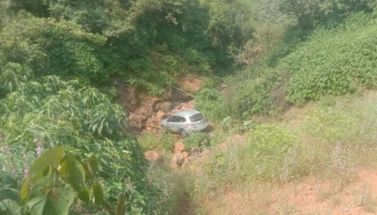 Pune: Car Falls Into 50-Feet Deep Gorge In Varandha Ghat, Passengers ...