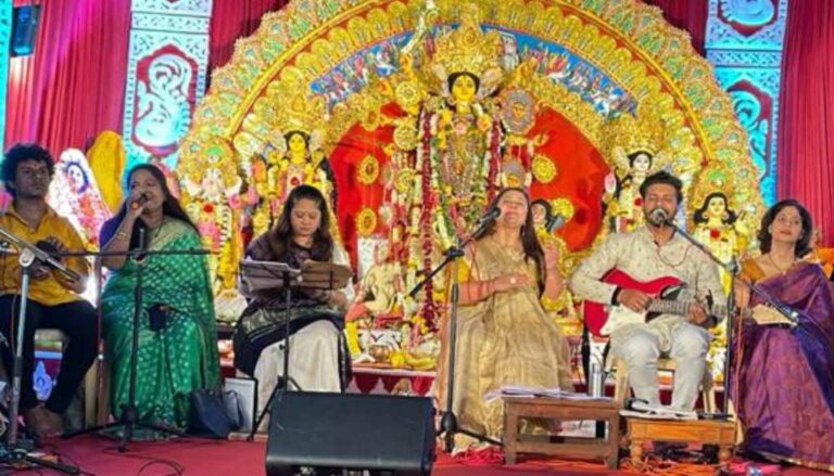 Meeta Shah Enthralls Audience with Devotional Music at Sri Sri Ma ...