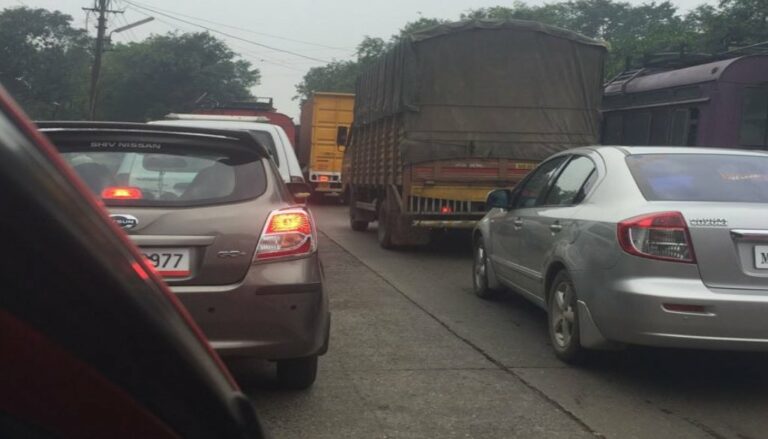 Pune: Tourist Rush Causes Traffic Chaos in Lonavala - Punekar News