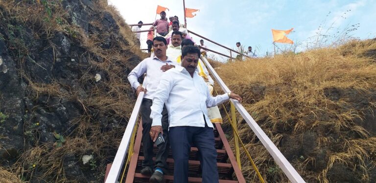 Pune: Inauguration of Iron Ladder at Raireshwar Fort Commemorating ...