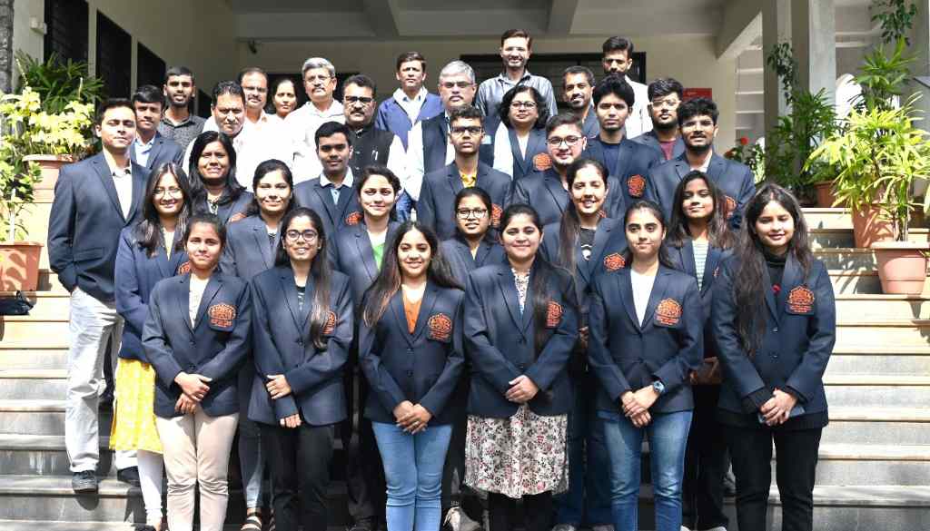 Pune University's Avishkar 2024 Squad Poised for Victory in Nashik ...