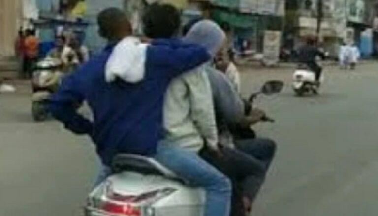 Pune: Most Driving Licenses Suspended For Triple Seat Riding And Signal ...