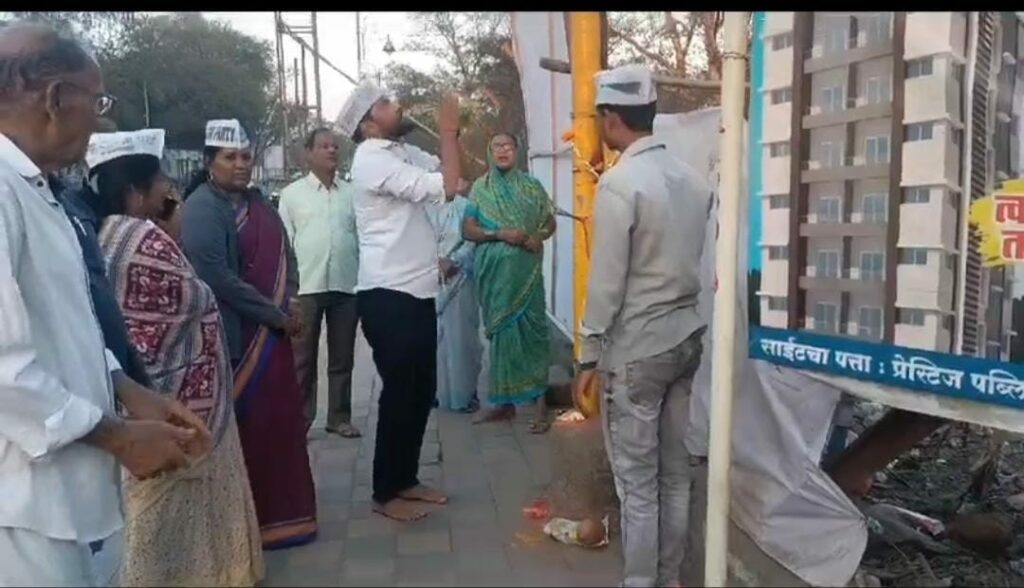 Traffic Woes in Pune: Aam Aadmi Party's Unique Protest Targets Signal ...