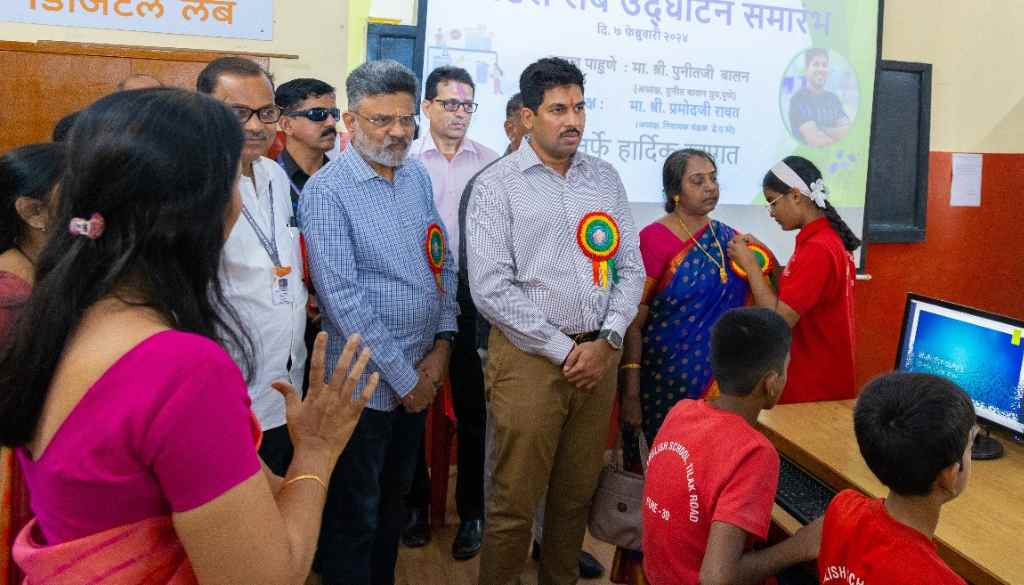 Punit Balan Group Gifts 31 Computers to New English School, Pune ...