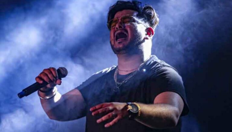 Pune News: Bollywood Singer Vishal Mishra Live Concert in Kharadi on ...