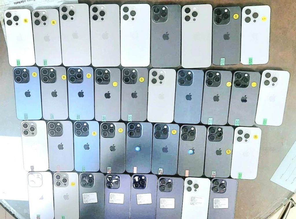 Major iPhone Smuggling Bust at Delhi Airport - Punekar News
