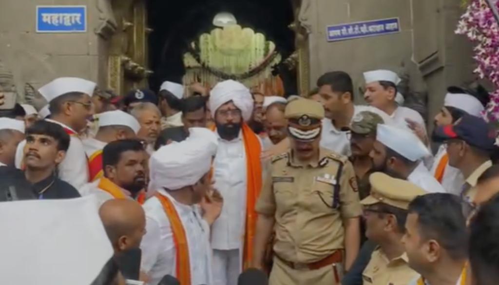 Pune: CM Eknath Shinde Attends First-Ever Palkhi Procession in Alandi ...