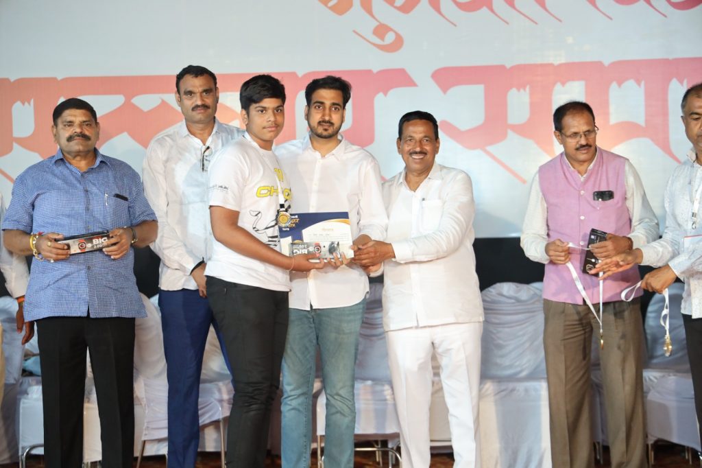 Surendra Pathare Foundation Honours 689 Students for Academic ...