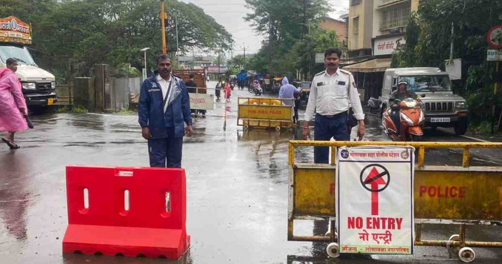 Pune: Lonavala Police Crack Down on 160 Vehicles for One-Way Traffic ...