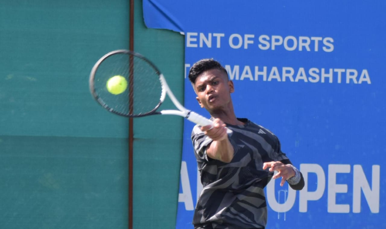 Viren , Daksh cause upsets to move into round two at the MSLTA Shaping ...