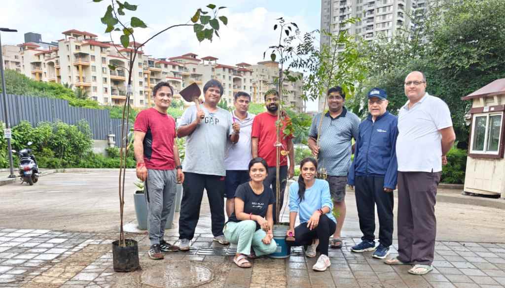 Pune: Swachh Pan Card Club Road Abhiyan: Residents Plant Trees to Raise ...