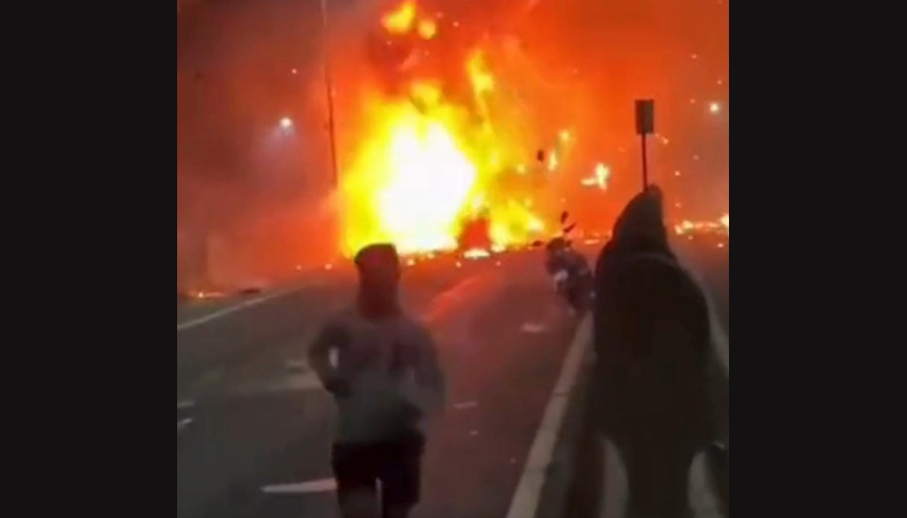 Maharashtra: Narrow Escape for Pregnant Woman and Family as Ambulance ...