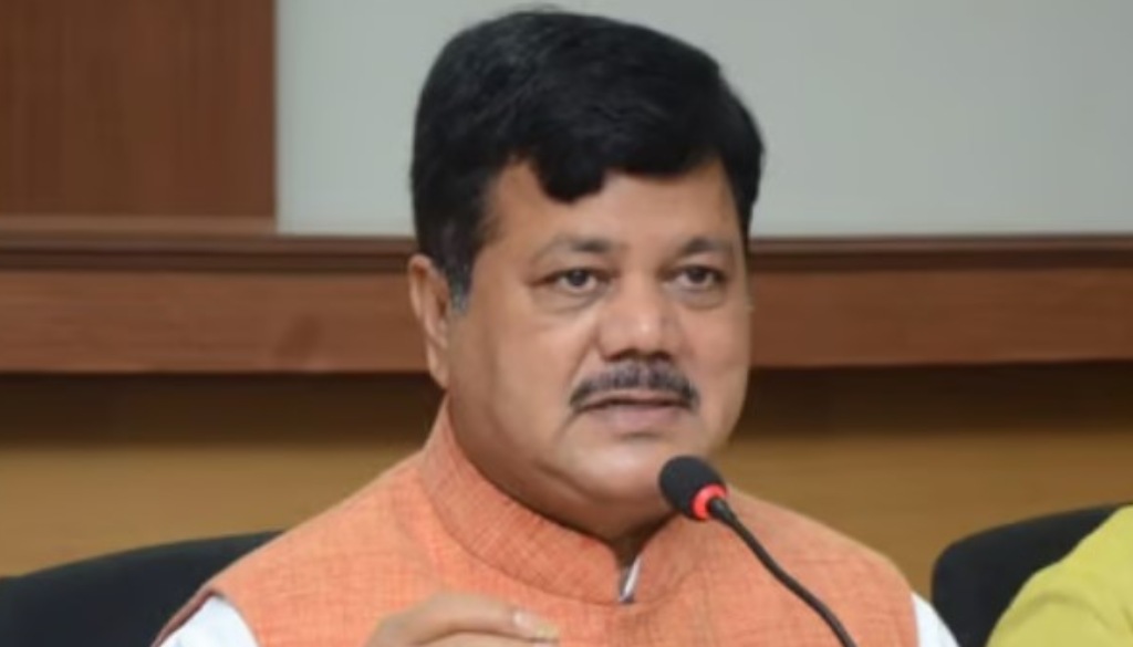 Pune: BJP's Pravin Darekar Defends Government Schemes, Criticises ...