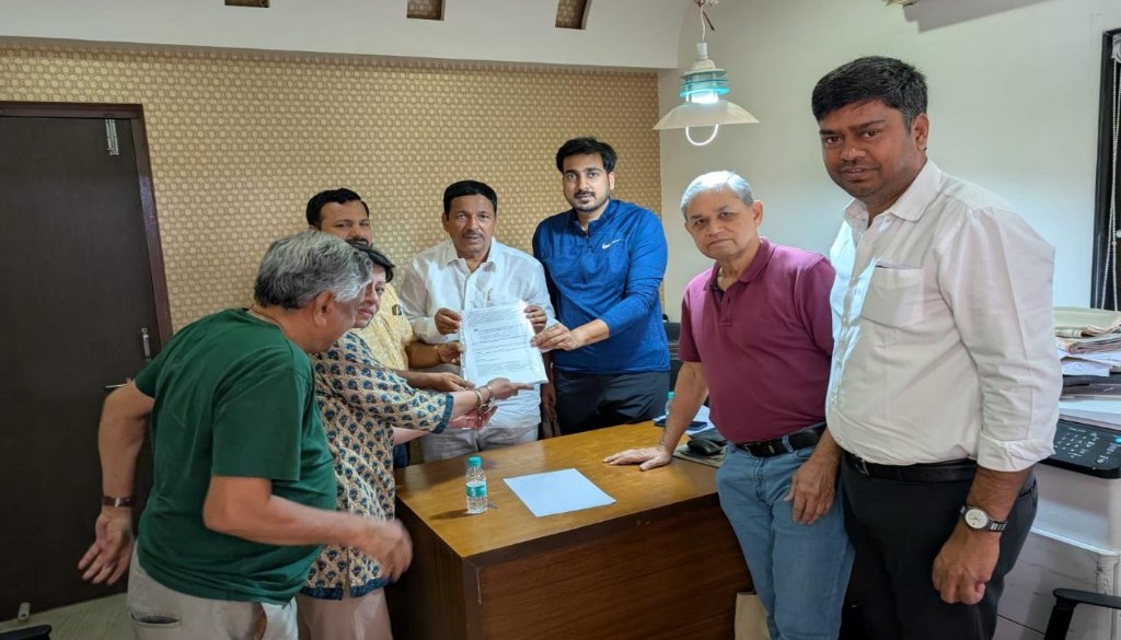 Pune: Citizens Meet MLA Bapusaheb Pathare Over Nagar Road Widening ...